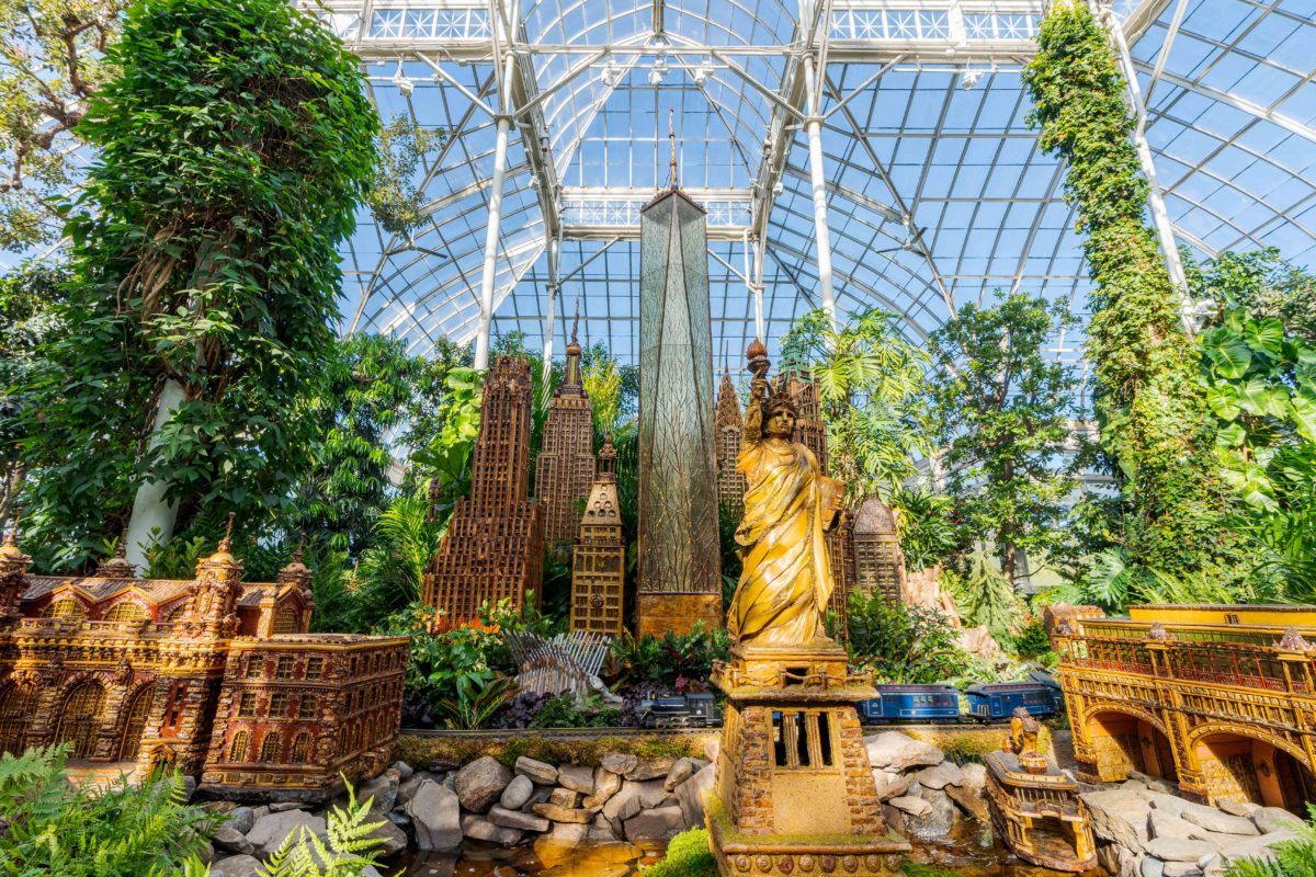 All aboard NYBGâ€™s â€˜Holiday Train Showâ€™ and â€˜Glow,â€™ plus Bronx ...