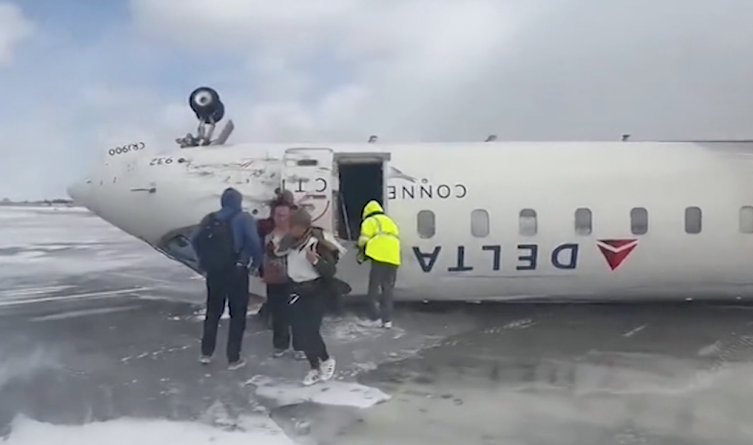 CNN WIRE - Survivors of Delta plane crash describe ‘hanging like bats ...